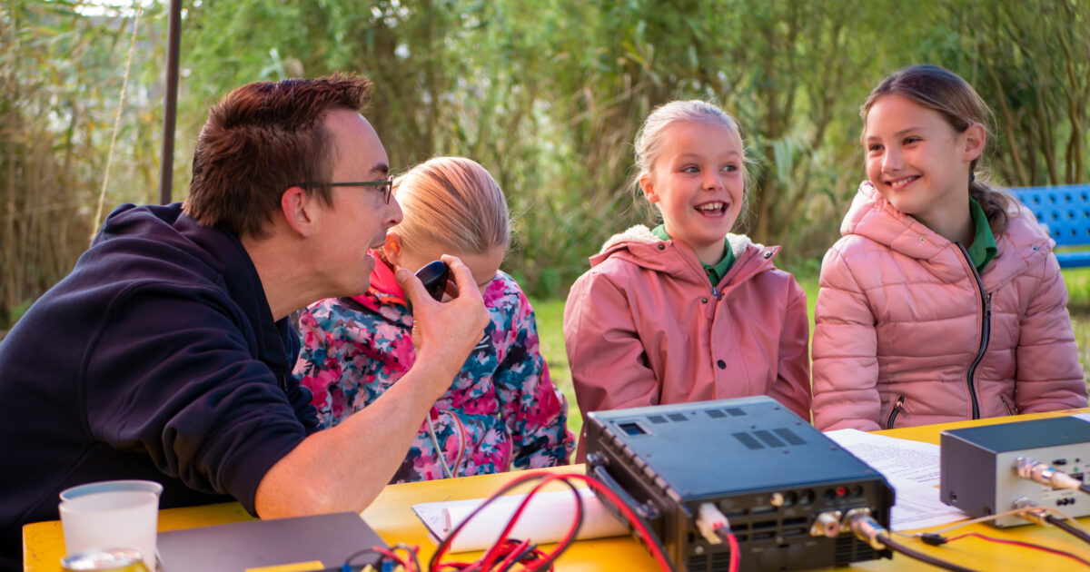 JOTA-JOTI brengt miljoenen scouts wereldwijd in contact - Scouting